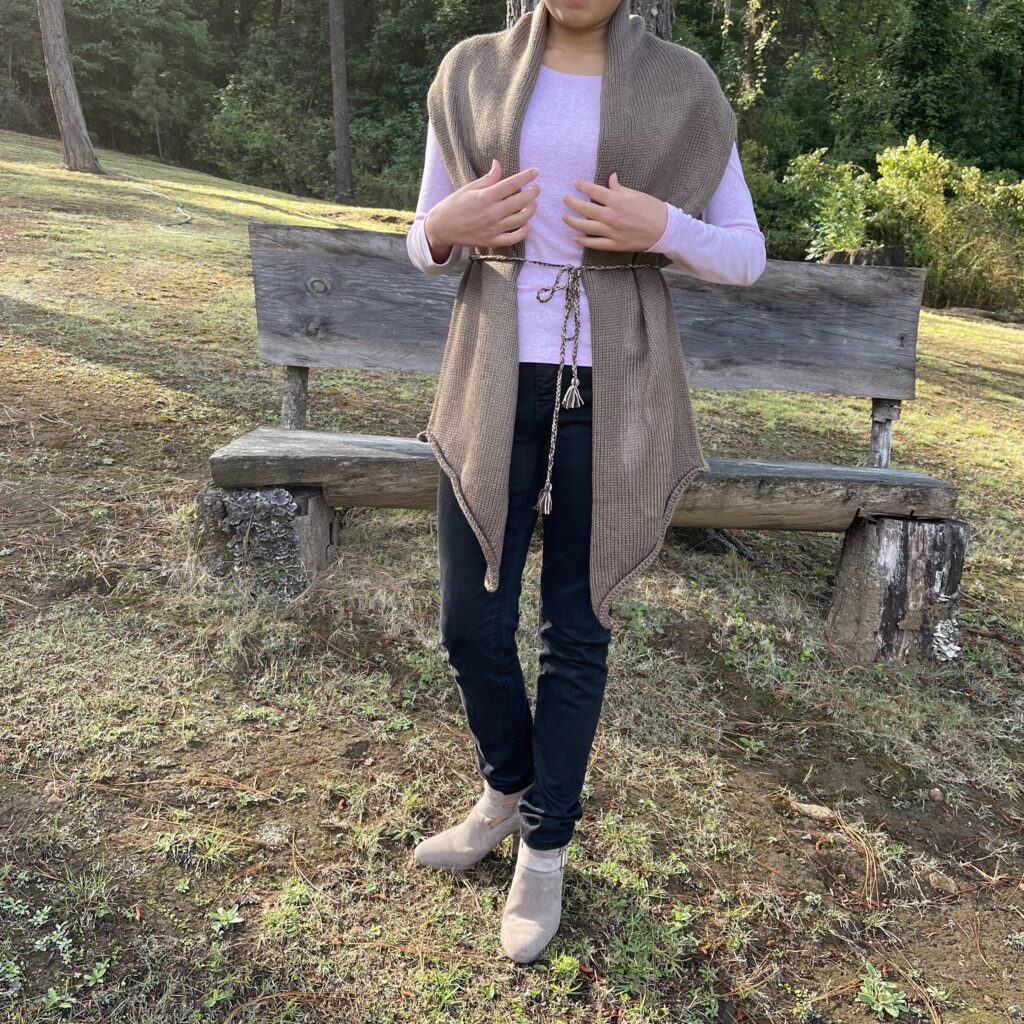 Poncho Ligero con Franjas de Colores, Two Sisters® – TwoSisters